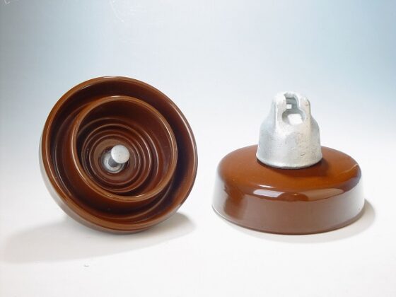 4 Main Types of Insulator Used in Overhead Lines | Linquip