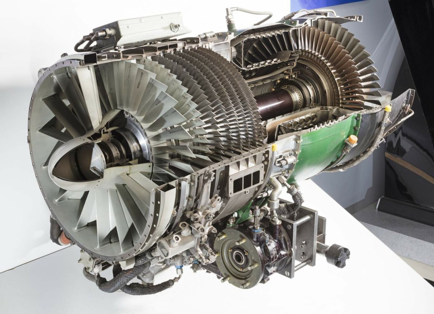 Differences Between Axial Compressor & Centrifugal Compressor | Linquip Differences Between Axial Compressor & Centrifugal Compressor | Linquip